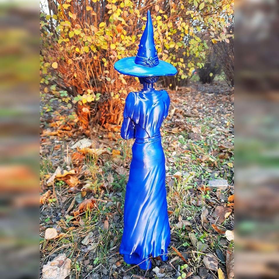 STL file Granny Weatherwax - Discworld 🧙‍♀️ ・3D printable design to ...