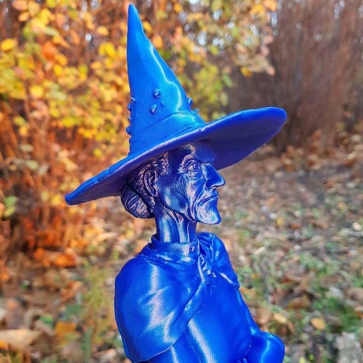 STL file Granny Weatherwax - Discworld 🧙‍♀️ ・3D printable design to ...