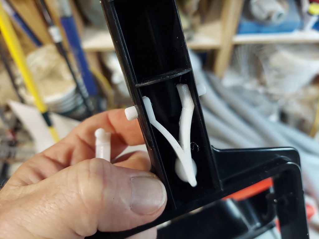 🤏 Small butterfly pool pole clip・Free STL File for ・Cults