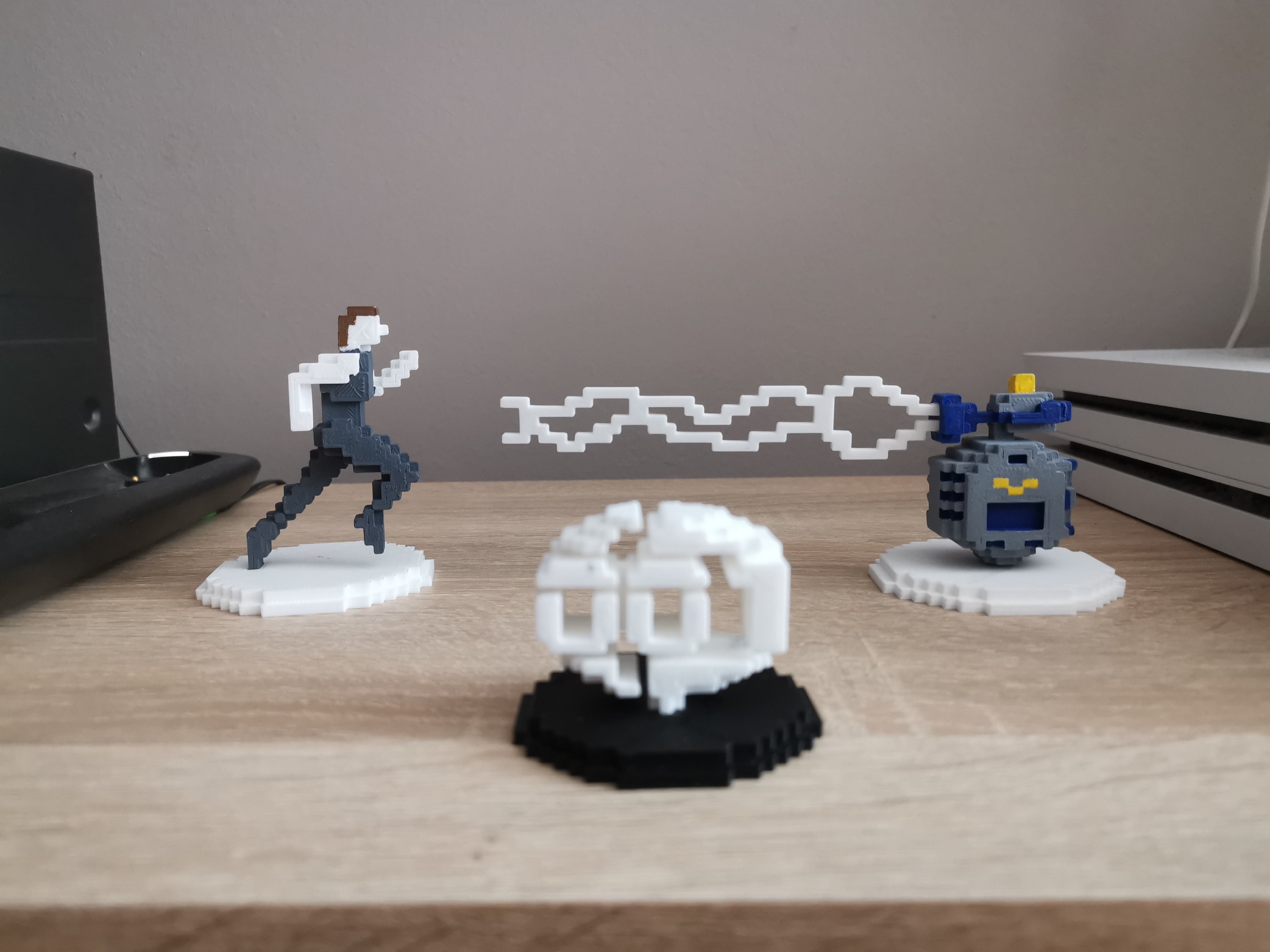 3D printing Paradroid - 8 Bit figure・Cults