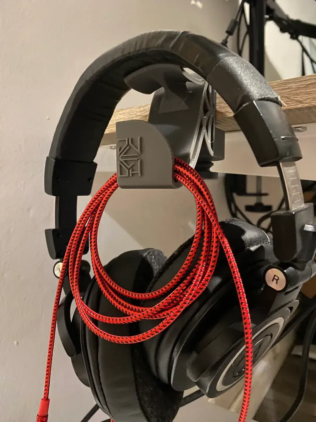 Free 3D file A Better Clamping Headphone Holder - 3x Cable Storage ...
