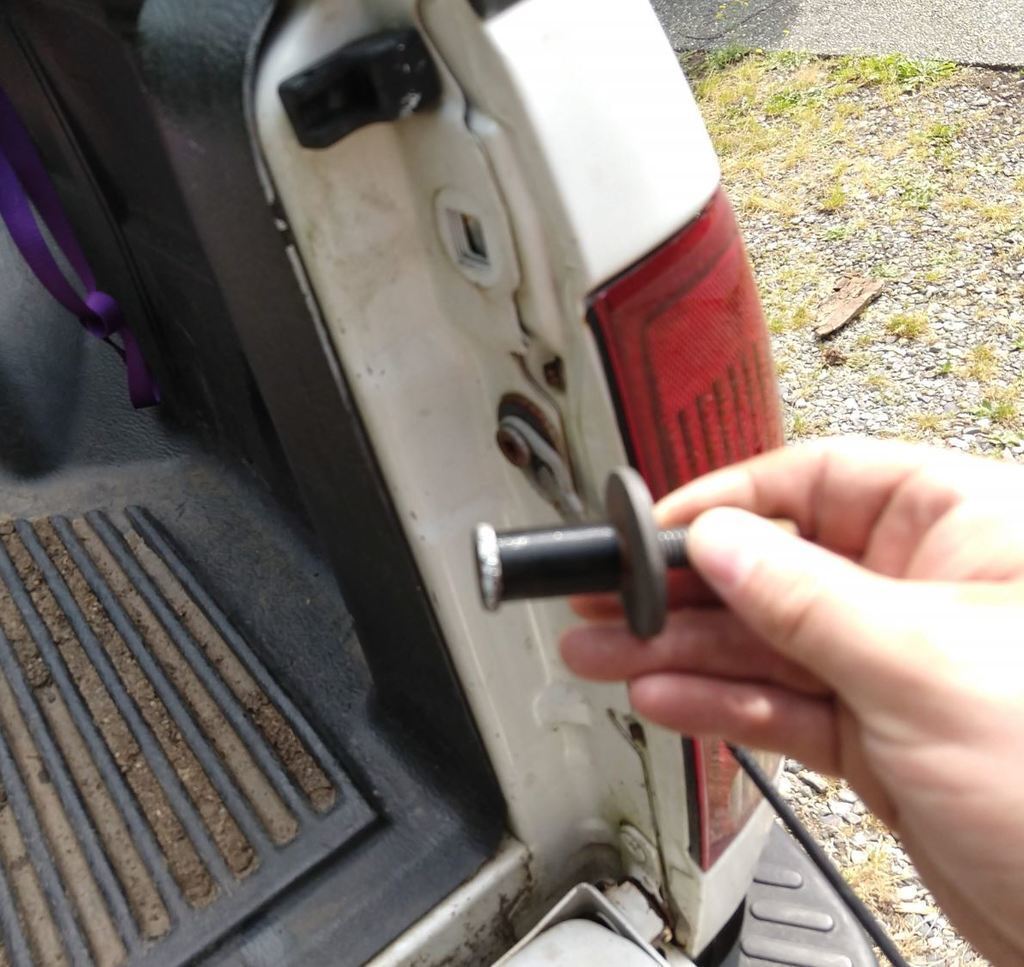 🚙 Full set of Replacement Ford Tailgate Bushings・Free STL File for ・Cults