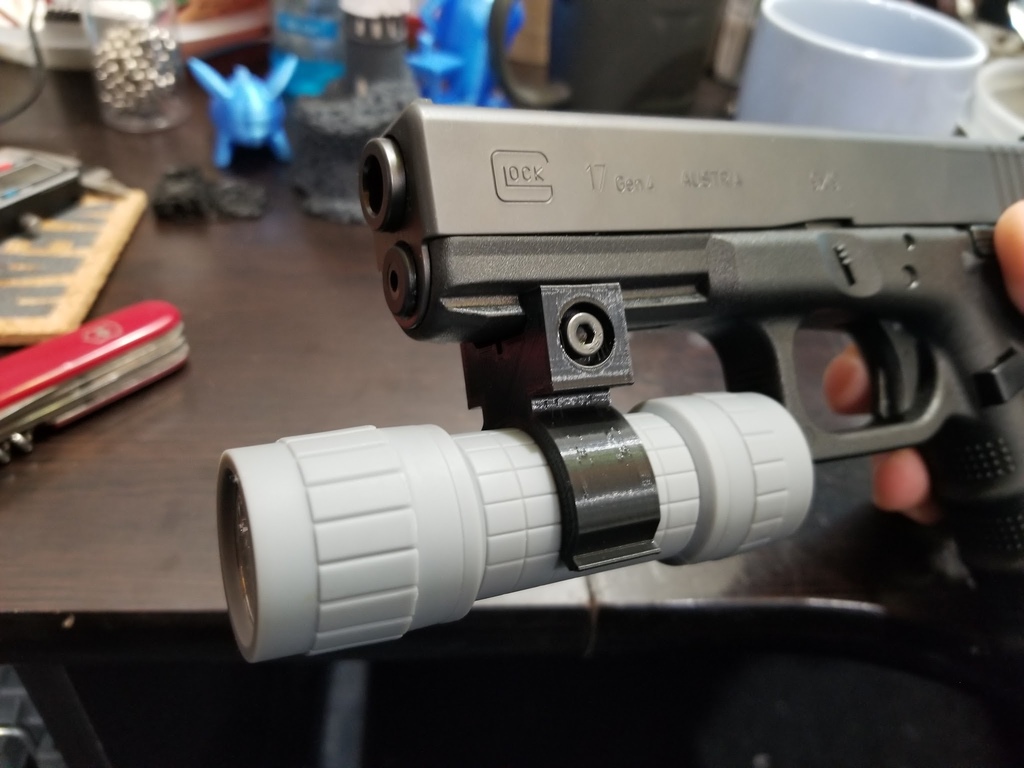 Free 3D file glock flash light mount 🔫・3D printing idea to download・Cults