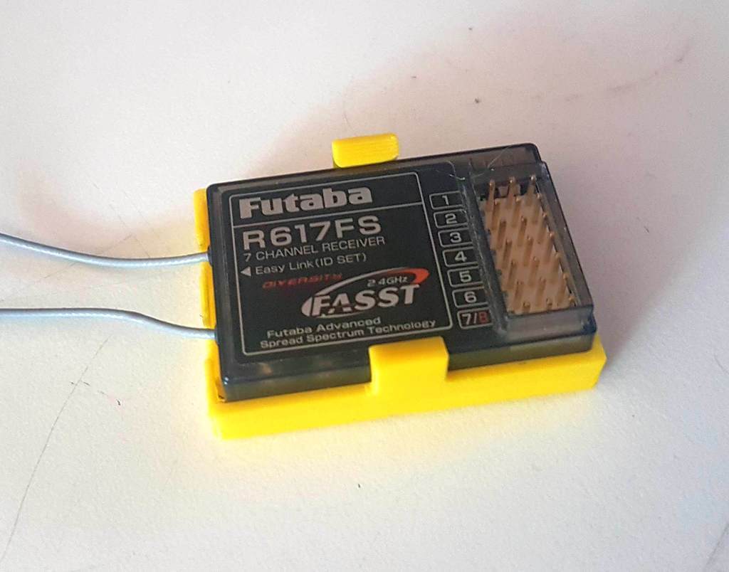 Fichier STL gratuit Mounting for a FUTABA R617FS receiver 🚁 (STEP ...