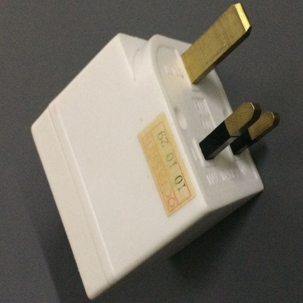 🔌 UK PLUG SOCKET TOP HALF v0.18.5・Free 3D File for ・Cults