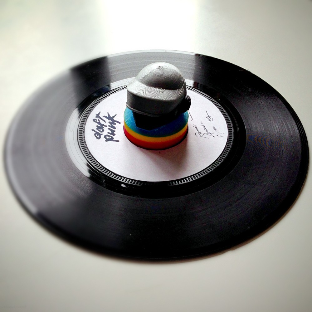 Free STL file 7 inch vinyl adapter-Thomas-daft punk 🎵・3D printer model ...