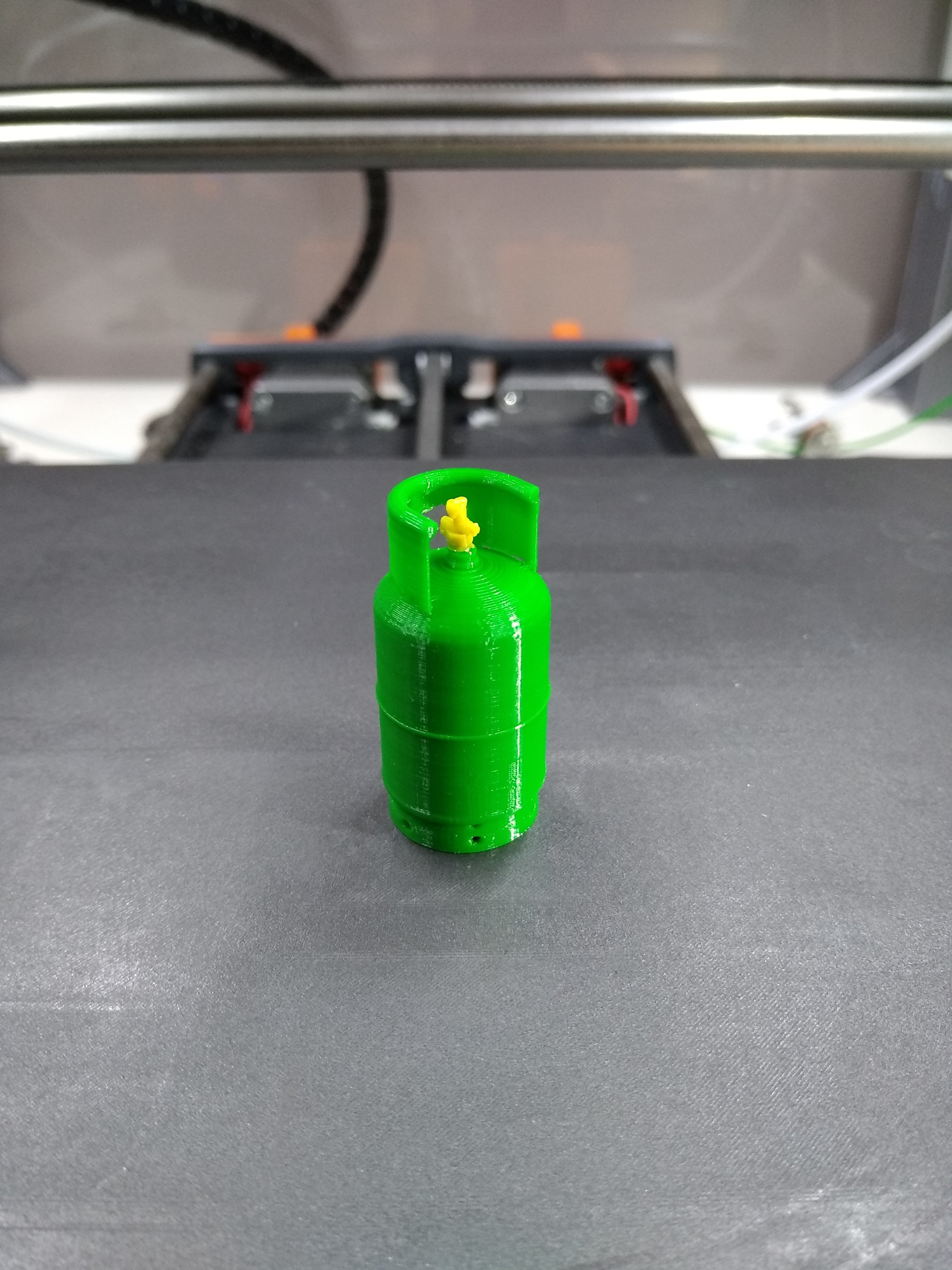 STL file Gas bottle R452A 10kg . R452A 10kg gas cylinder 🍾 ・Template to ...