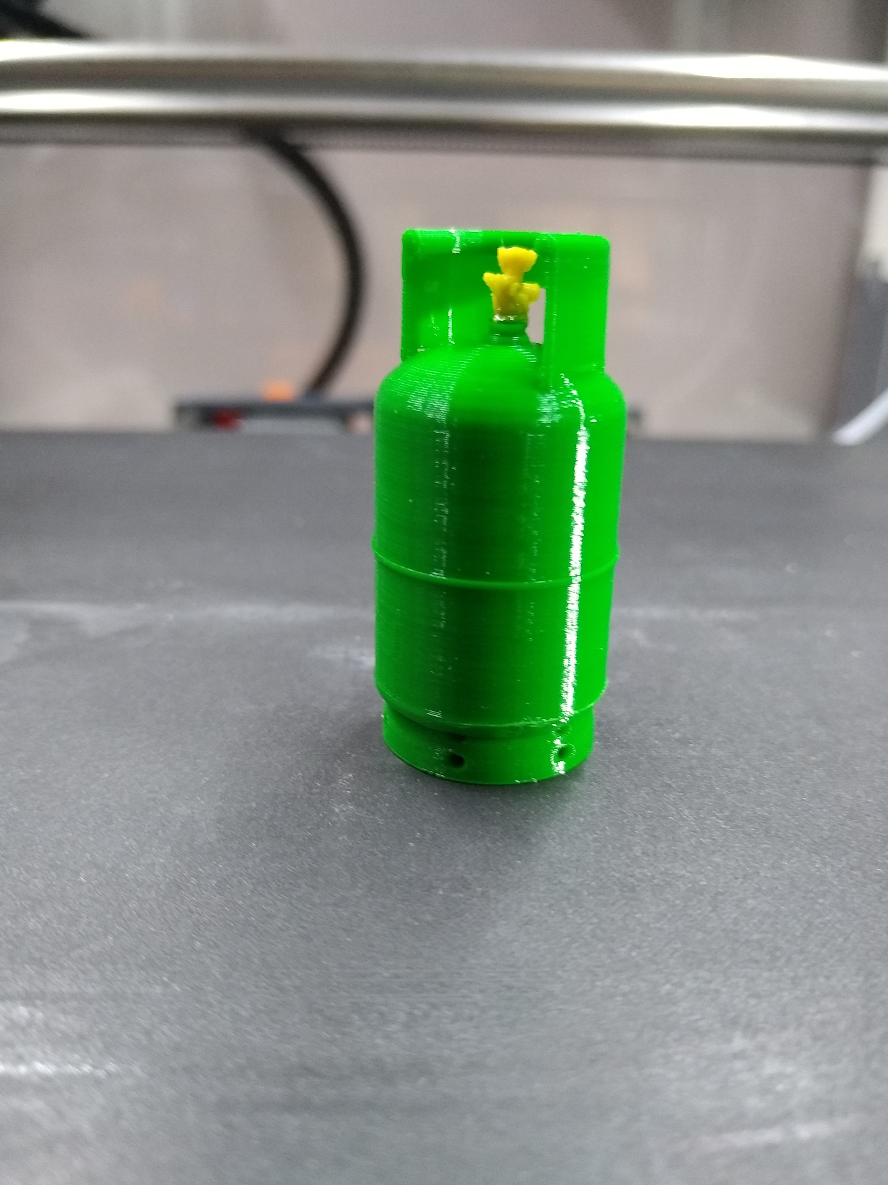 STL file Gas bottle R452A 10kg . R452A 10kg gas cylinder 🍾 ・Template to ...