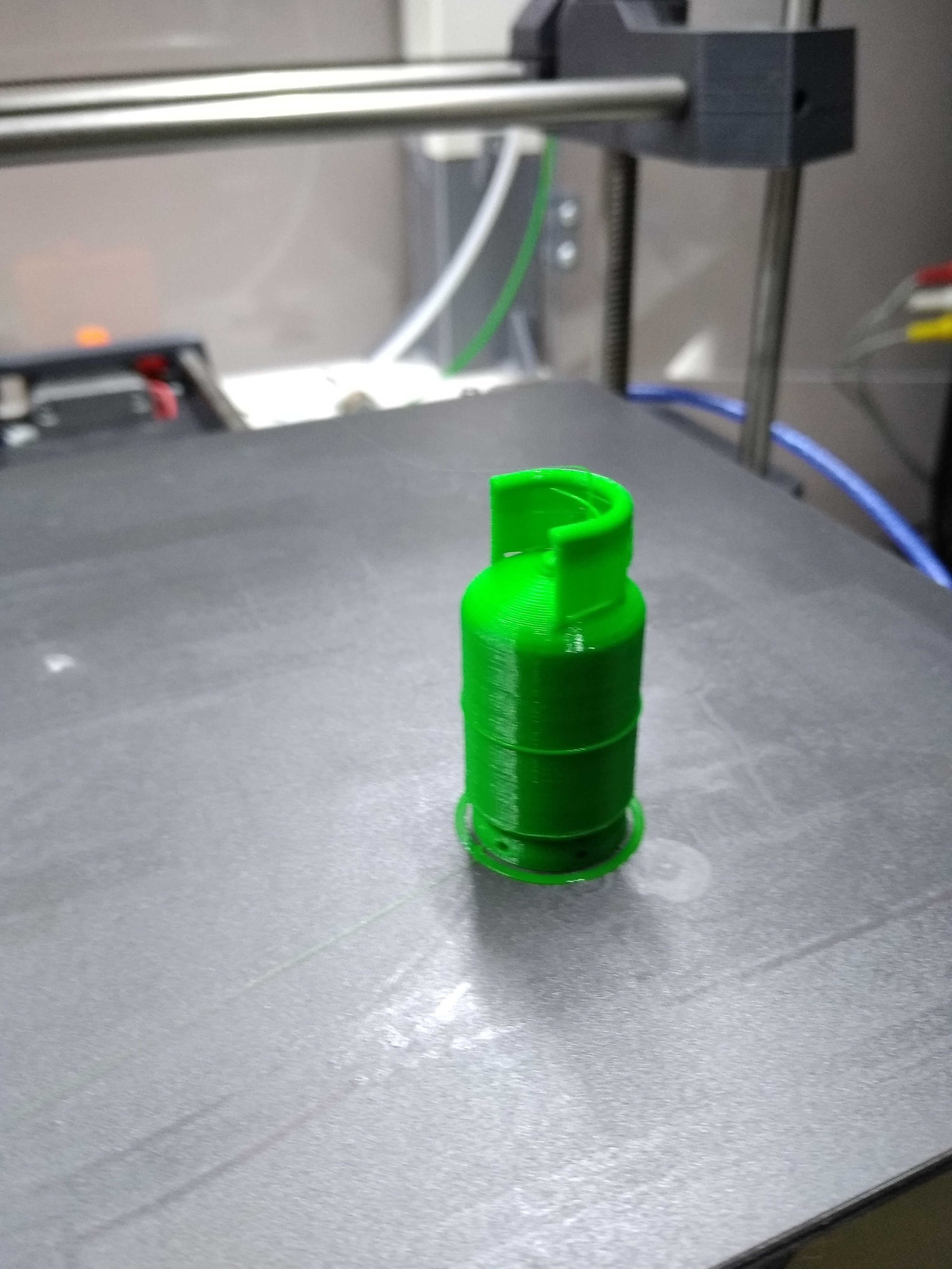 STL file Gas bottle R452A 10kg . R452A 10kg gas cylinder 🍾 ・Template to ...