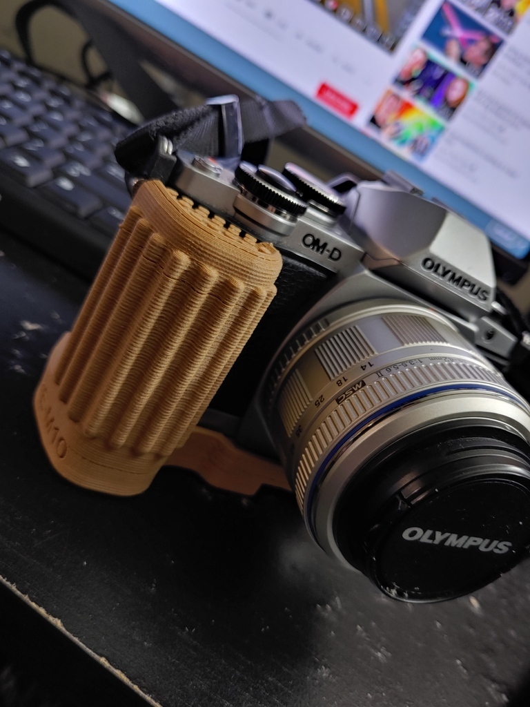 Free 3D file Olympus OM-D E-M10 Grip Remix 📷 ・3D printable model to download・Cults
