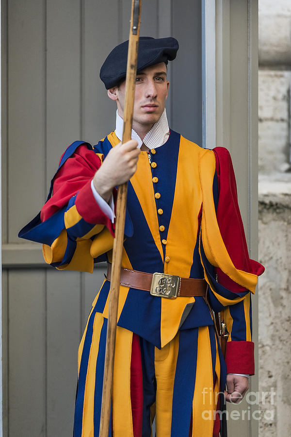 💂 Pack of 15cm high Pontifical Swiss Guard figurines・Free 3D File for ...
