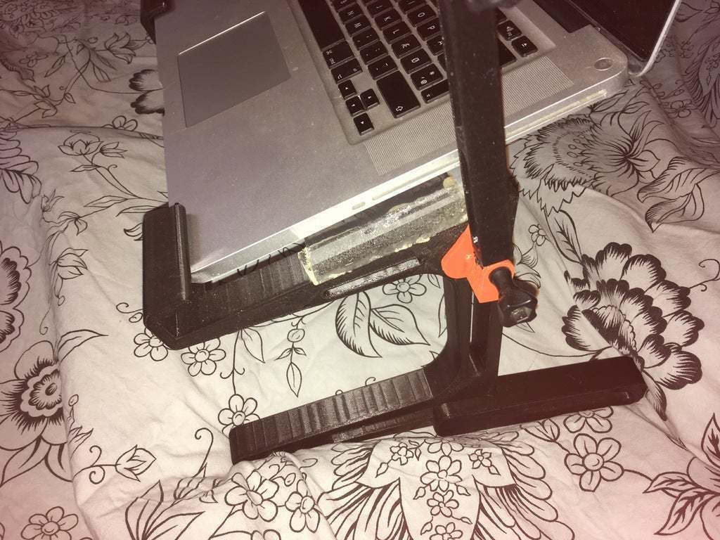 Бесплатный STL файл Macbook pro - bed stand 💻 ・3D-печать объекта для ...