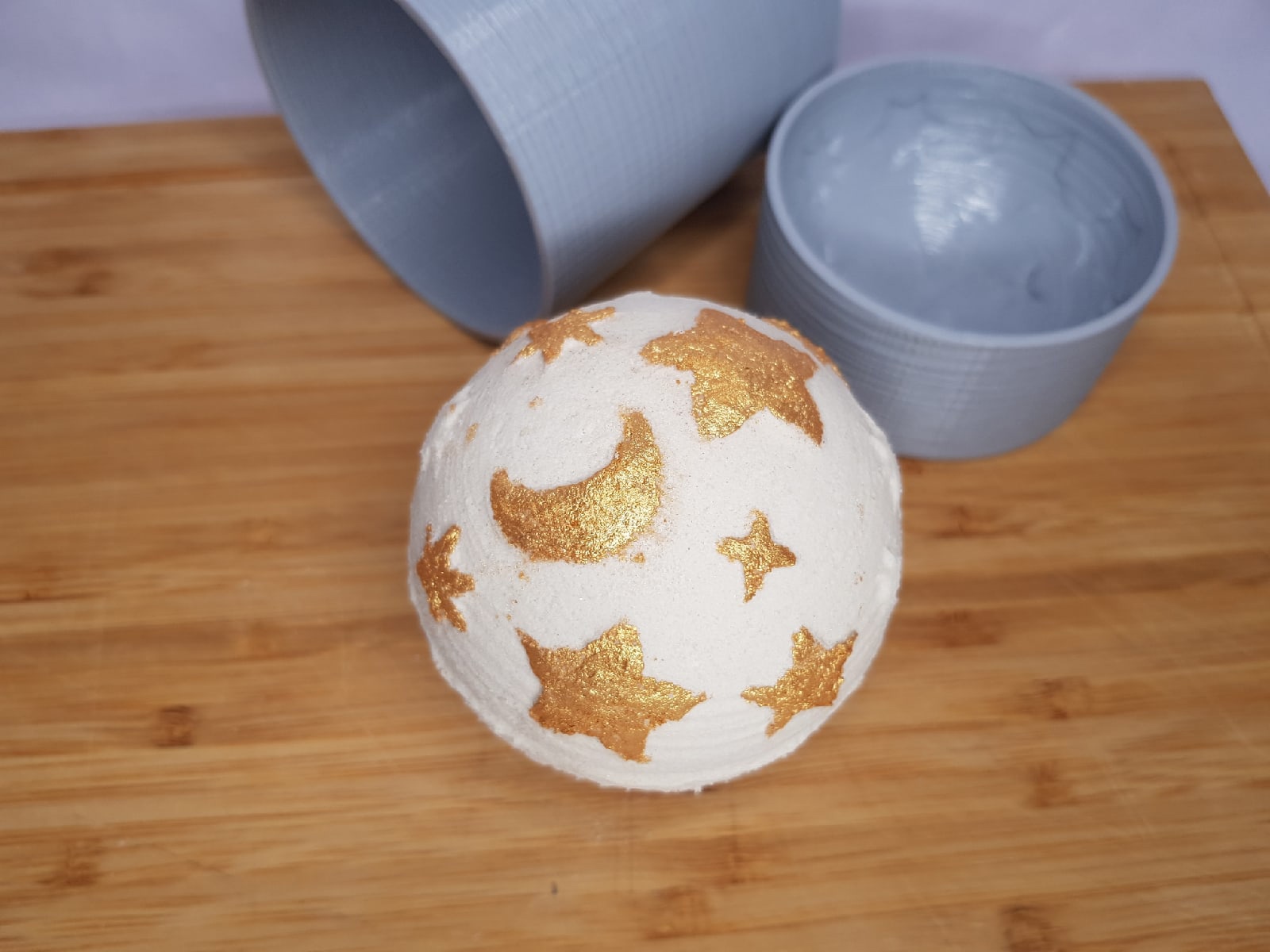 STL file SOLID SHAMPOO PRESS SOLID SOAP Bath Bomb Mold. 🧼 ・3D printable ...