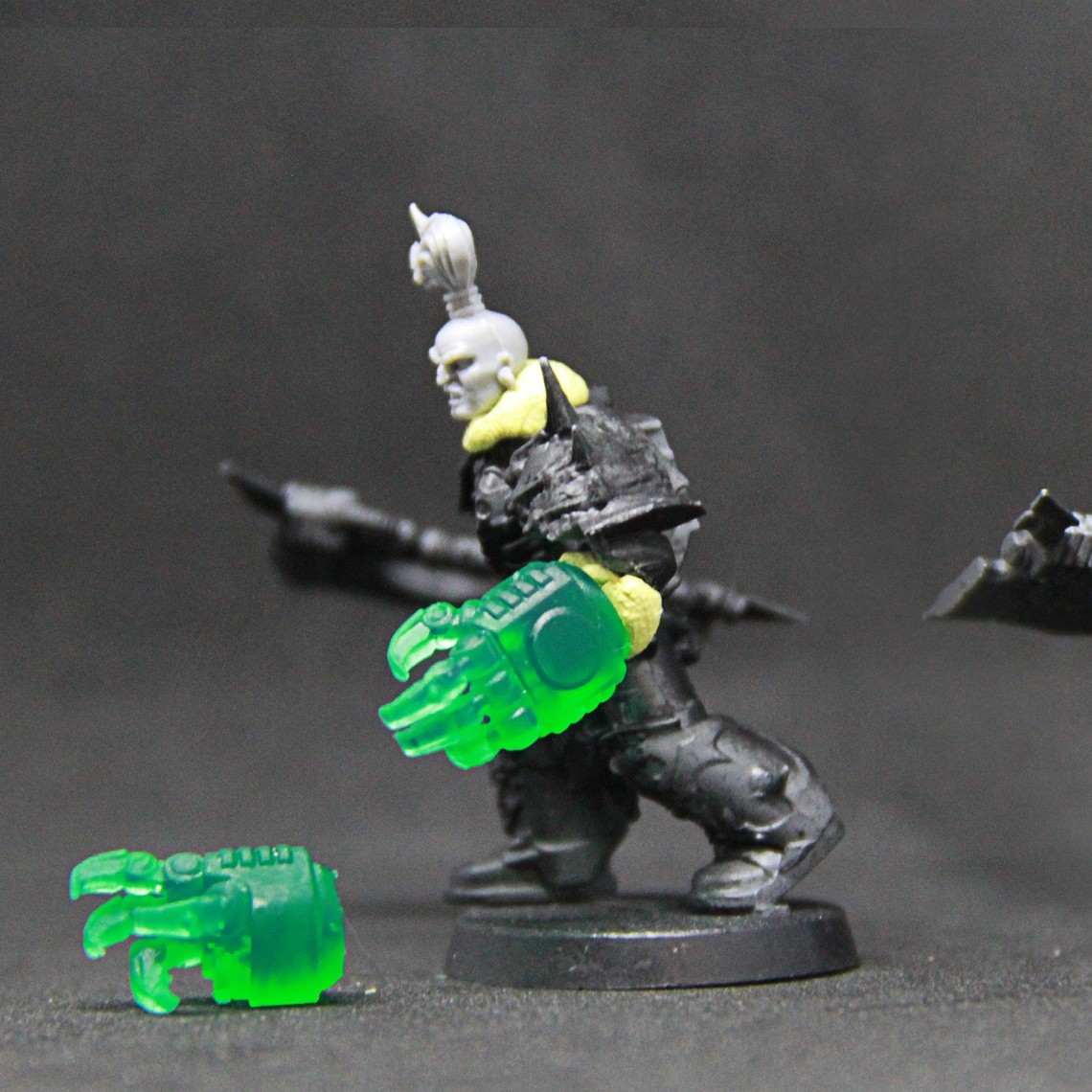 Archivo STL gratis Ork warboss hand (adecuado para los Marines ...