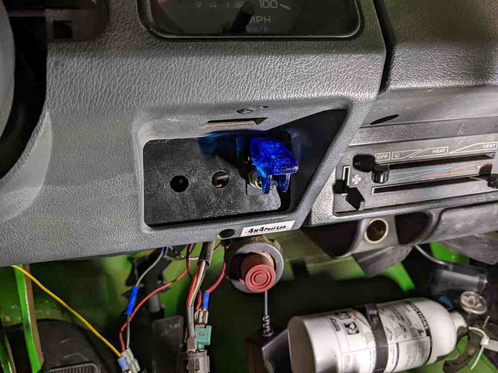 💨 Jeep YJ Dash Switch plate - Fits in OEM location・Free STL File for ・Cults