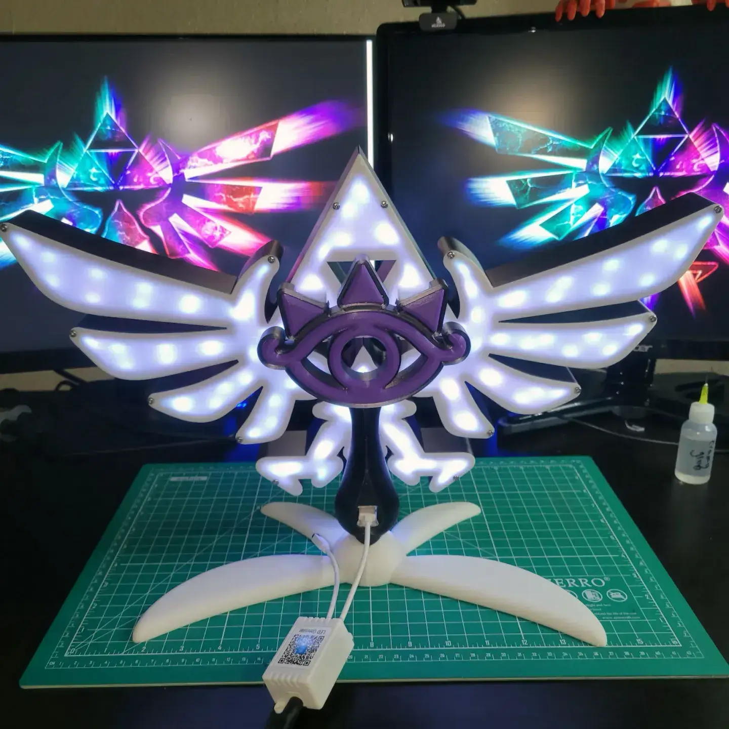 Free 3D file Sheikah Stand for Hyrule Royal Family Crest LED Lamp 👪 ...