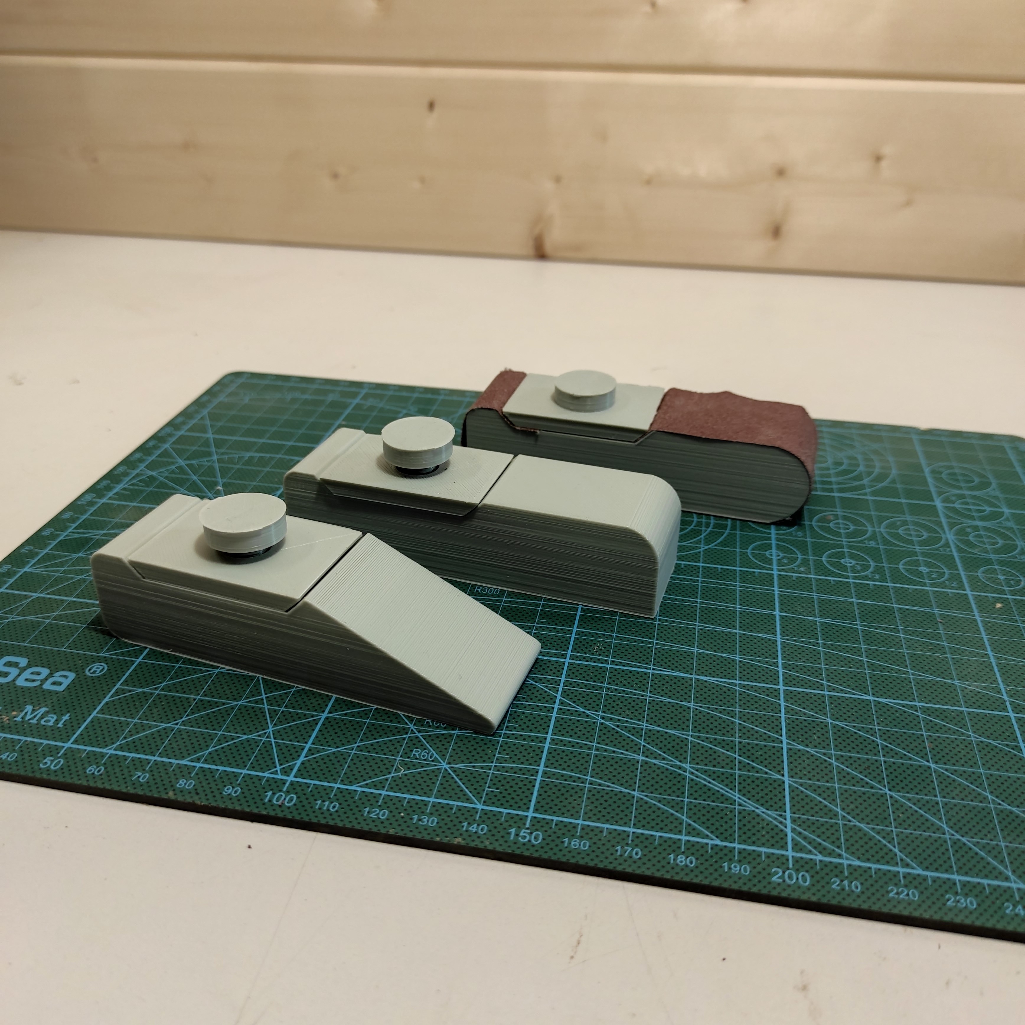 STL file Sand Paper Handles 🪵 ・Design to download and 3D print・Cults