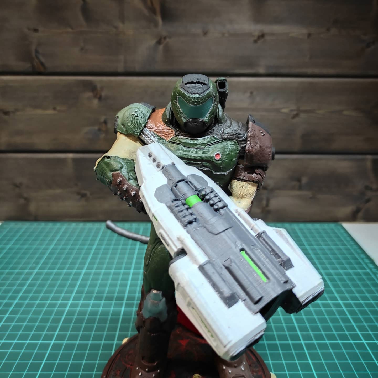 Imprimible en 3D DOOM SLAYER CON BGF • hecho con anycubic mega s・Cults