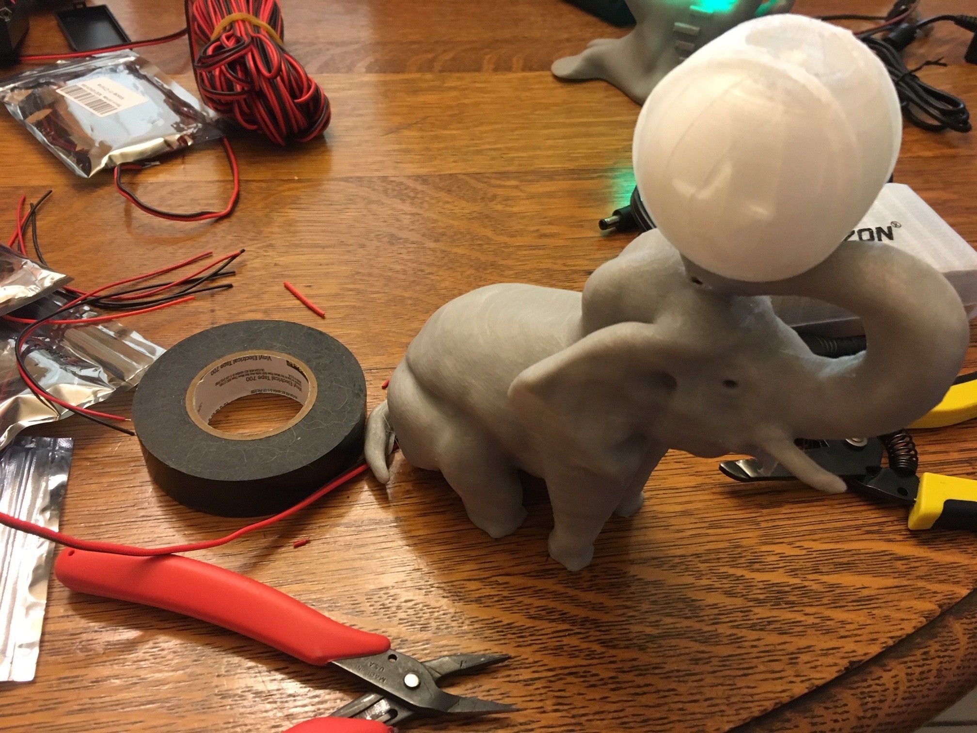 🐘 Elephant with Circus Ball Lamp・Free STL File for ・Cults