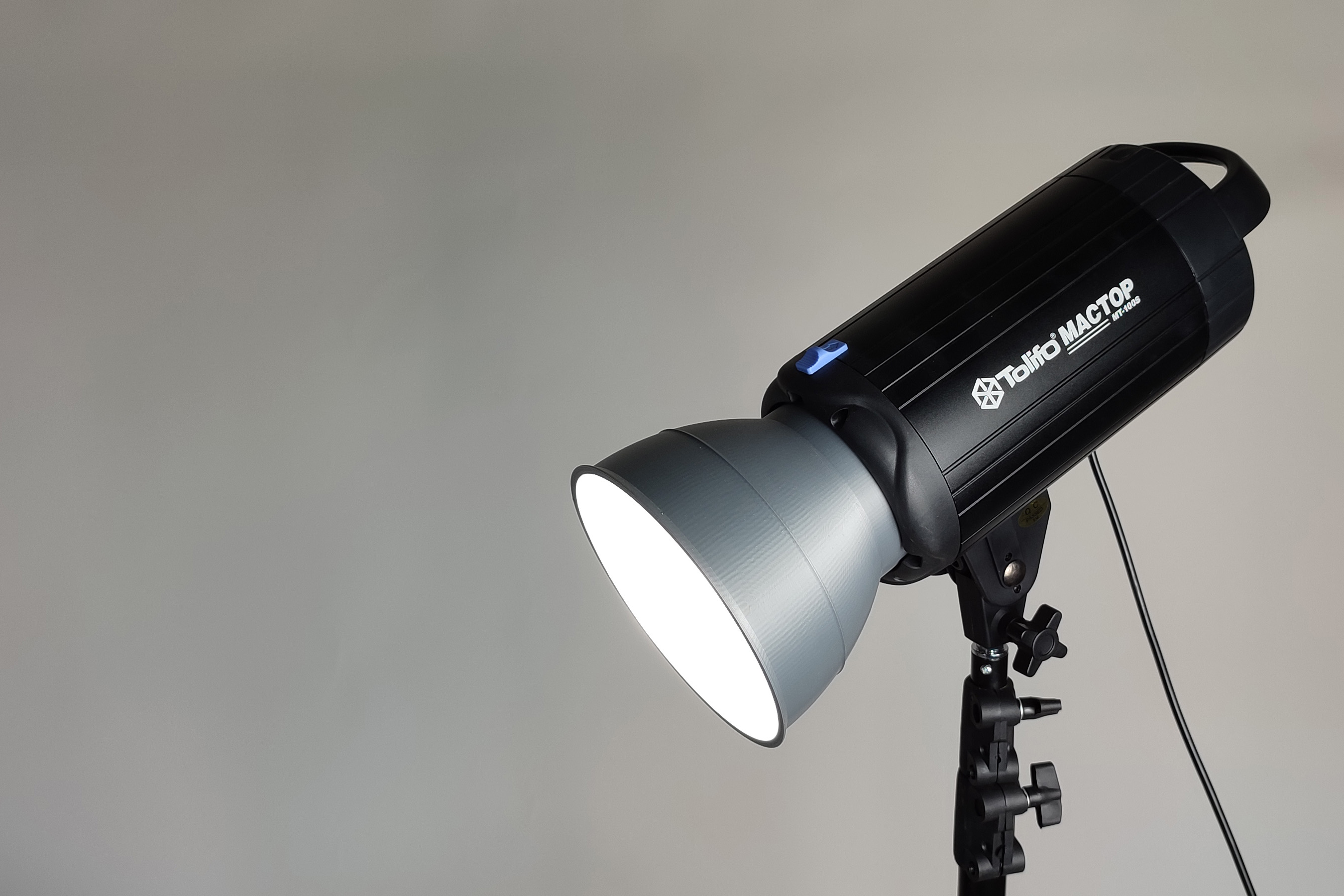 STL file Reflector for light with Bowens bayonet 🌩️ ・3D printer design ...