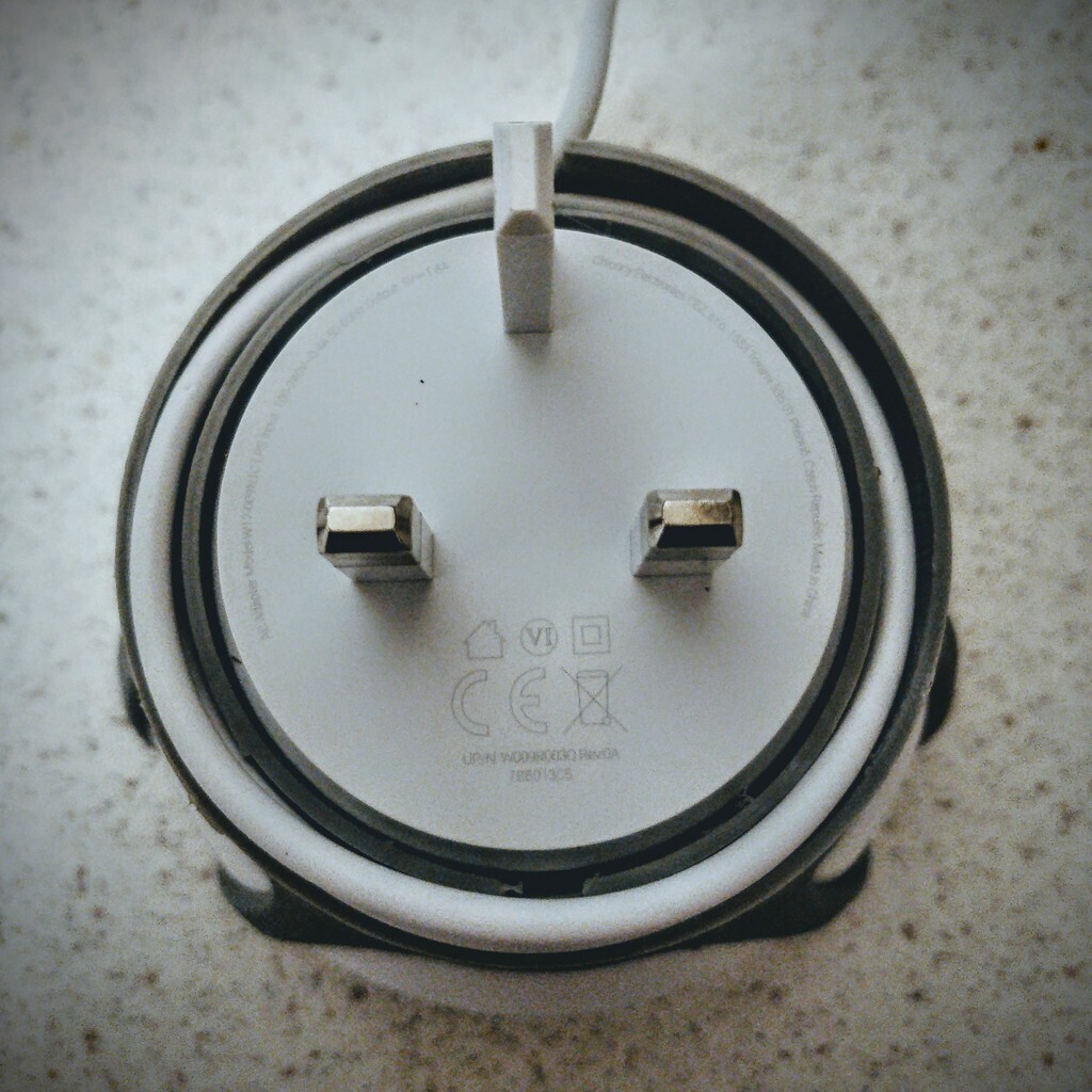 🔌 Google Home/Nest Mini Plug Mount - UK・Free STL File for ・Cults