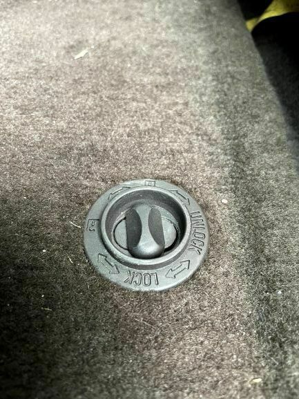 👽 Buick Enclave floor mat retainer clip・Free STL File for ・Cults