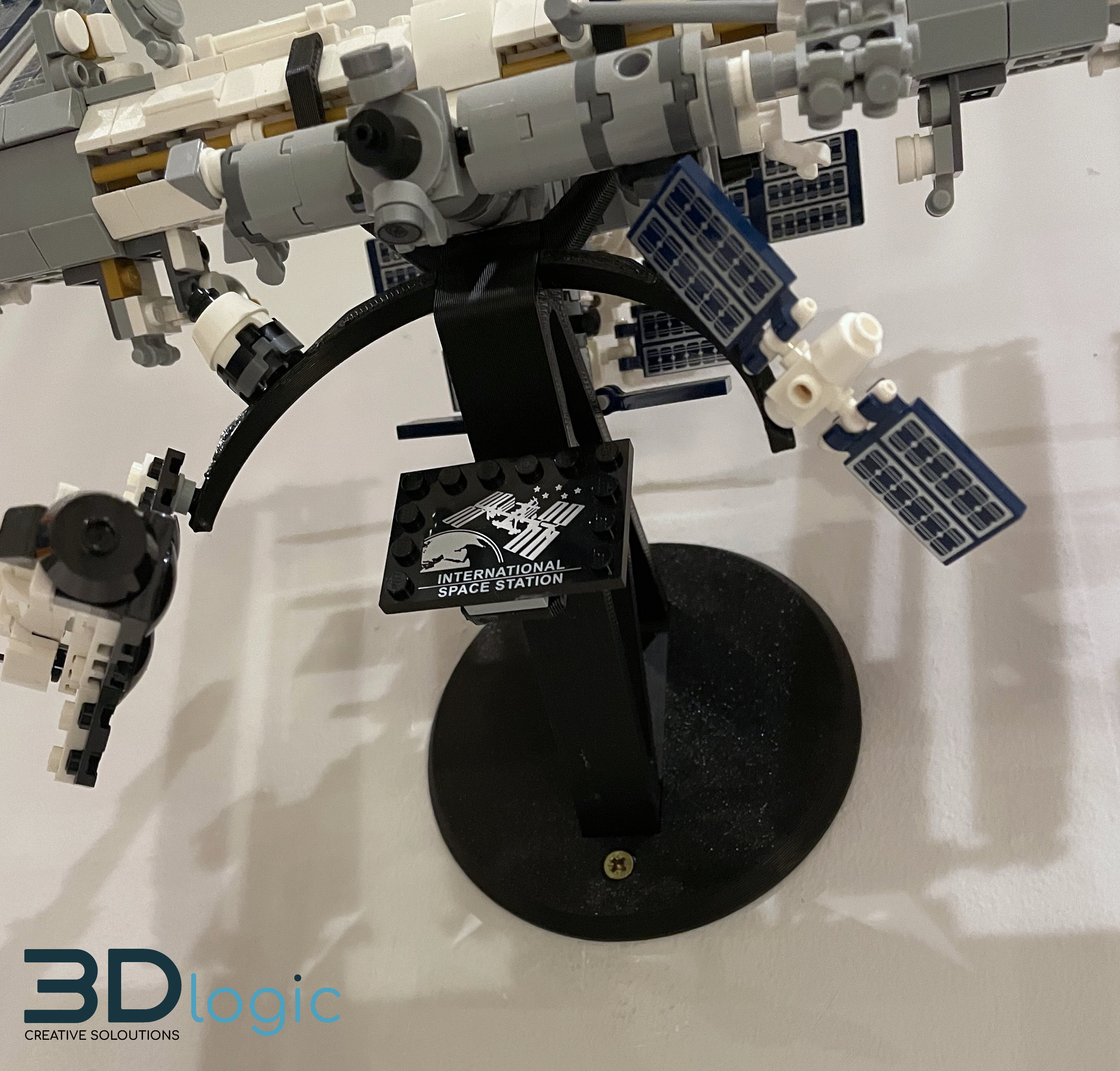 STL file Wall mount for Lego ISS International Space Station 21312 🛰 ...
