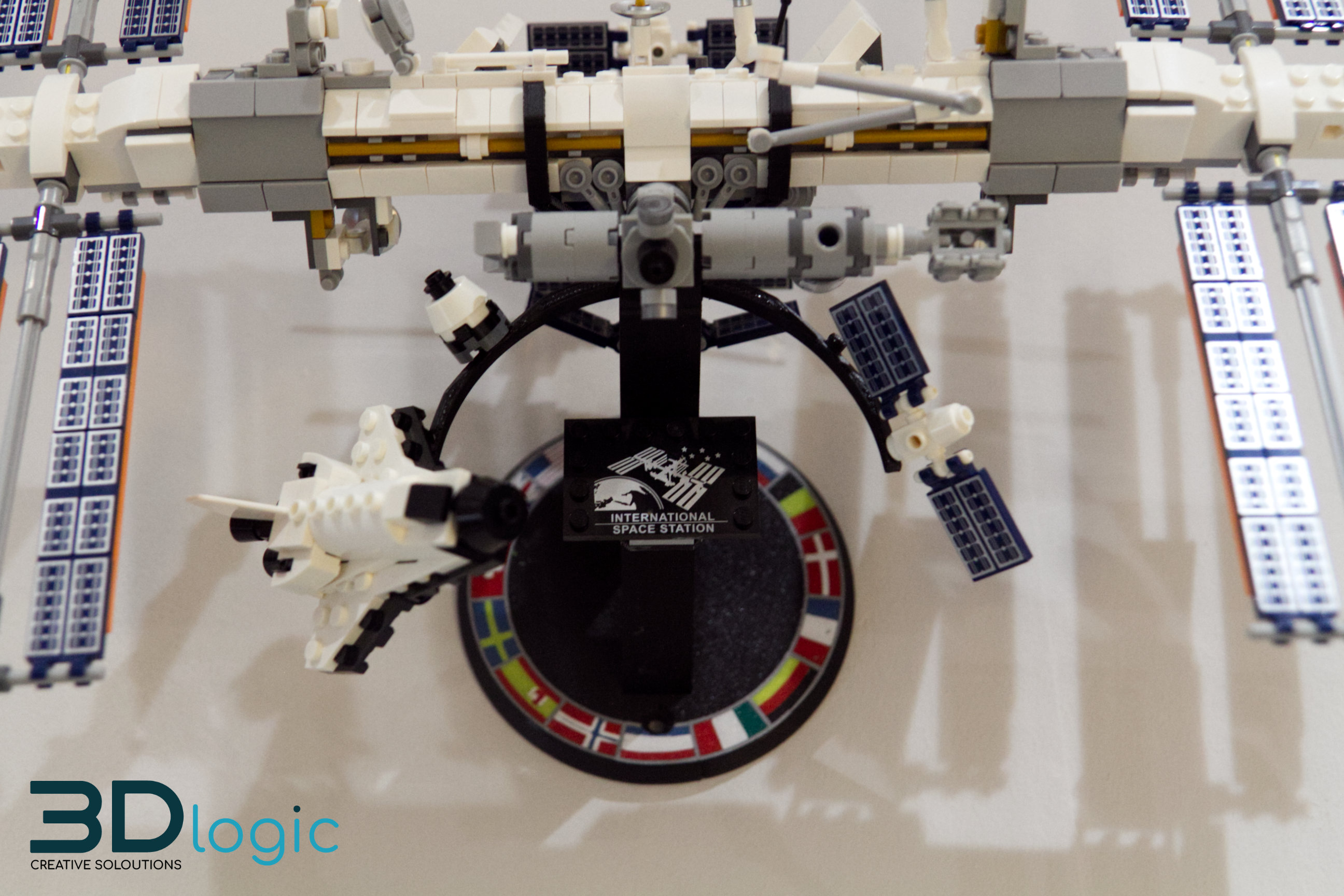 STL file Wall mount for Lego ISS International Space Station 21312 🛰 ...