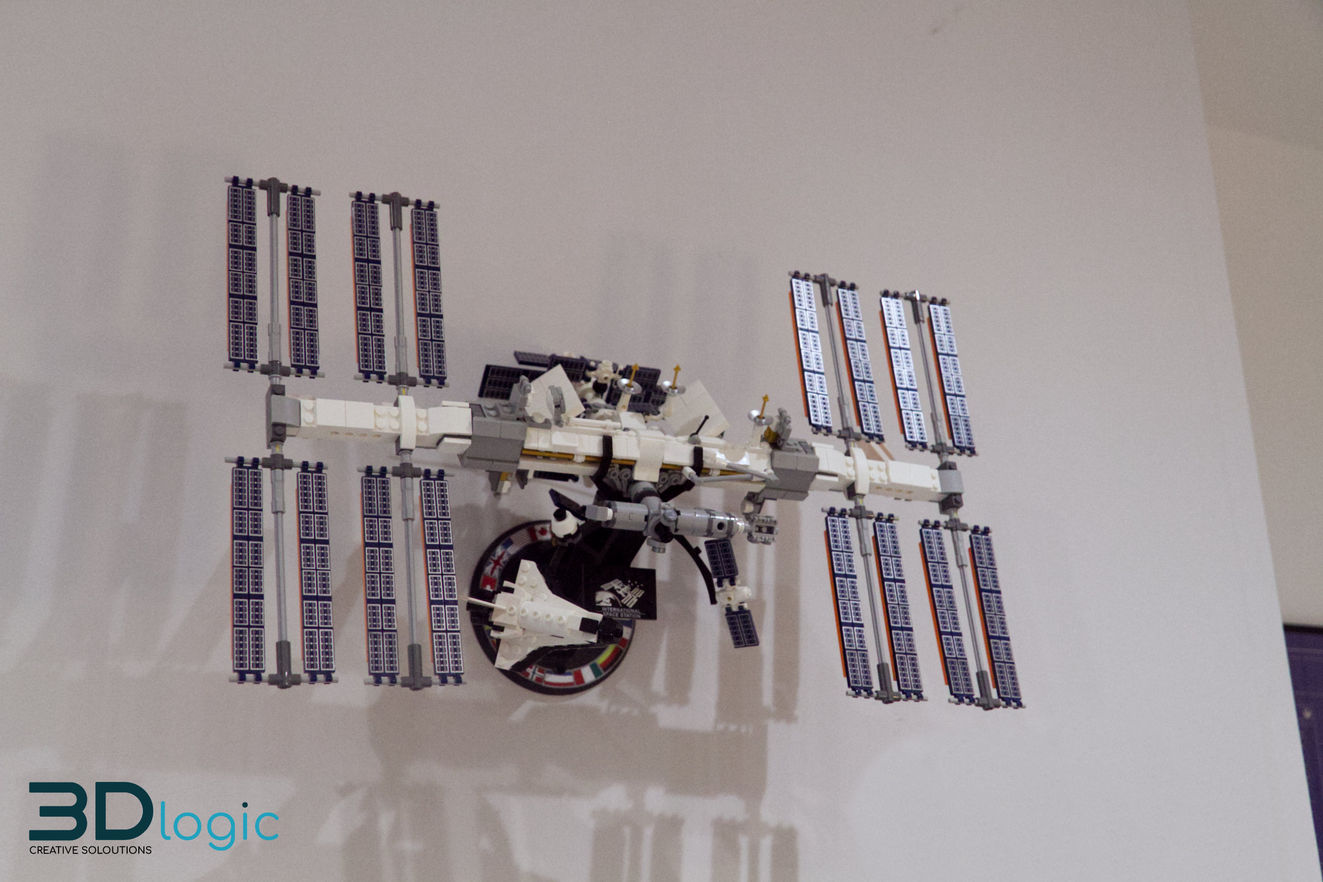 STL file Wall mount for Lego ISS International Space Station 21312 🛰 ...