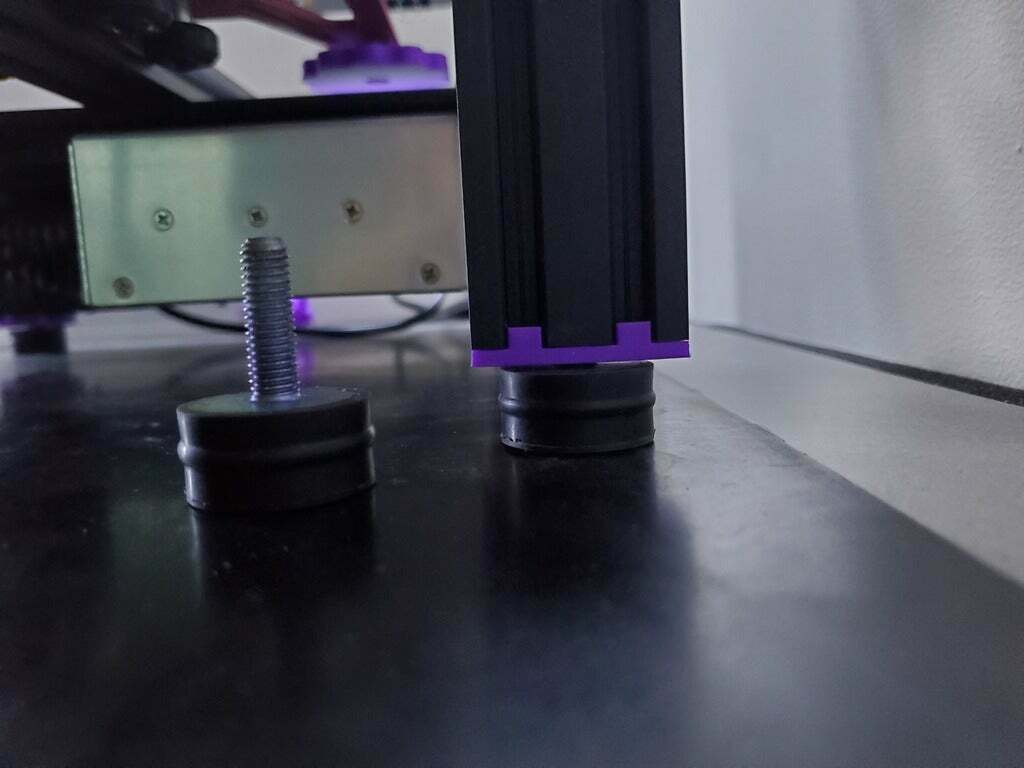 Fichier STL gratuit U30 feet adapter for shock absorber with M8 screw / adaptateur pieds U30 ...