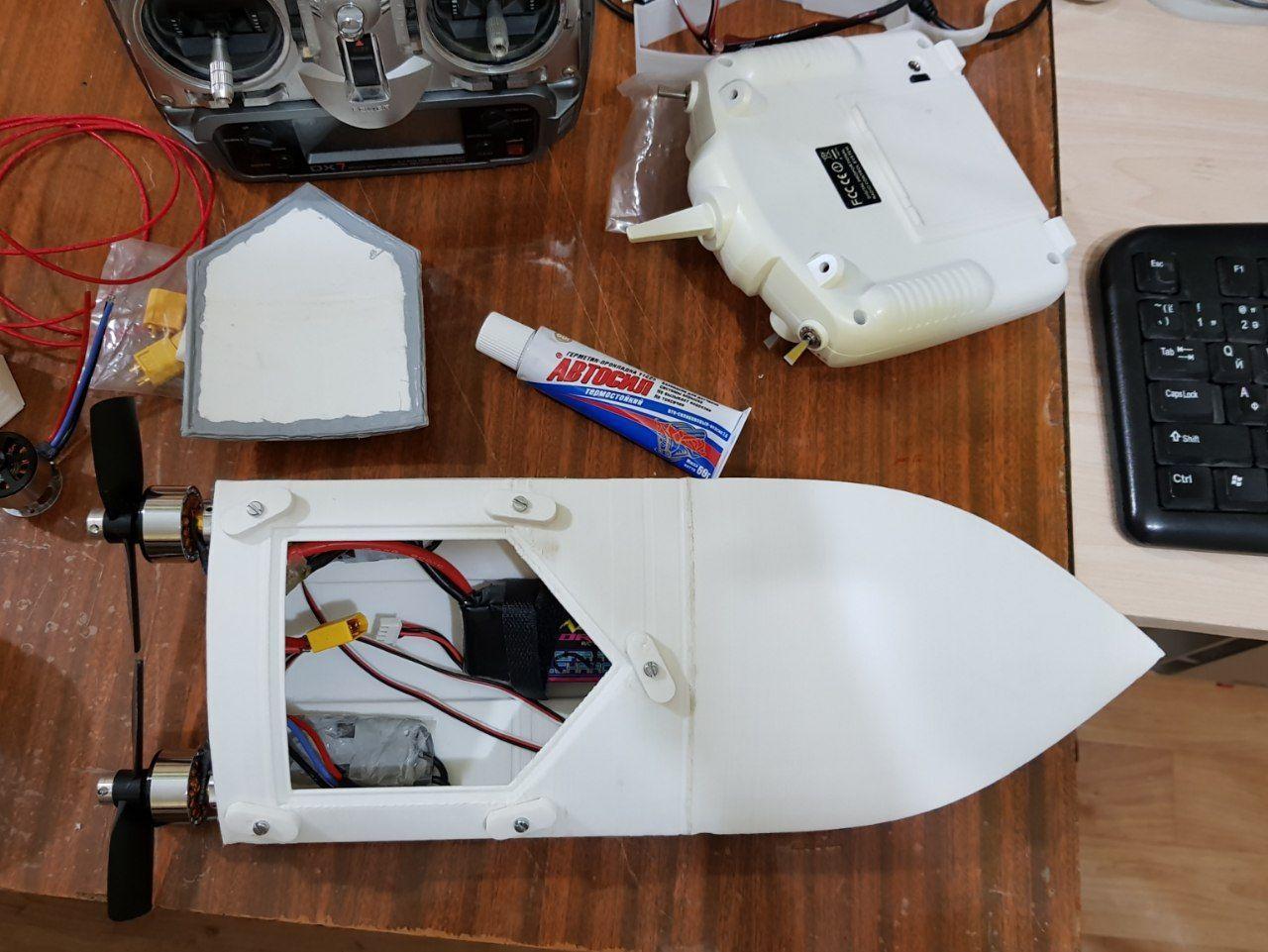 STL file Easy Speedboat RC 🚤 ・3D printable model to download・Cults