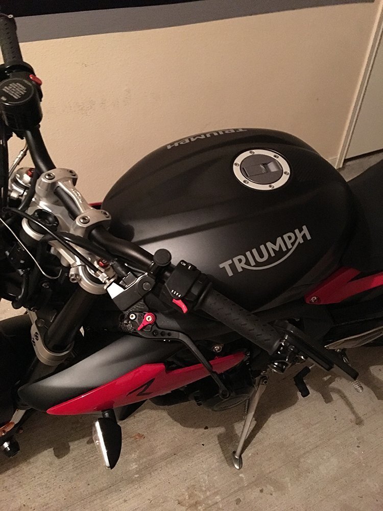 🪞 Triumph Street Triple Mirror Hole Cover / Cap・Free STL File for ・Cults