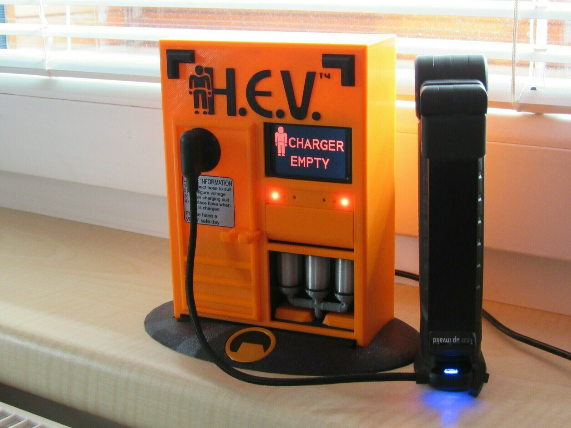 🚁 BlackMesa HEV QC3 Charger・ STL File for 3D printing・Cults