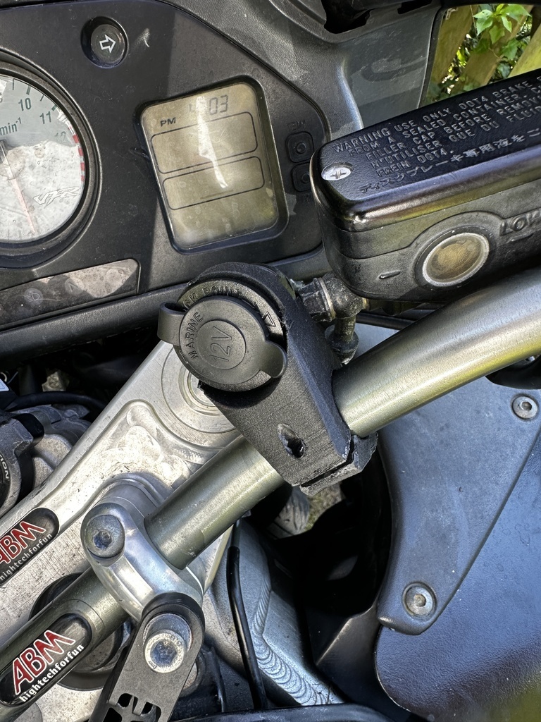 🏍️ Motorcycle handlebar 12V cigarette adapter mount・Free 3D File for ・Cults
