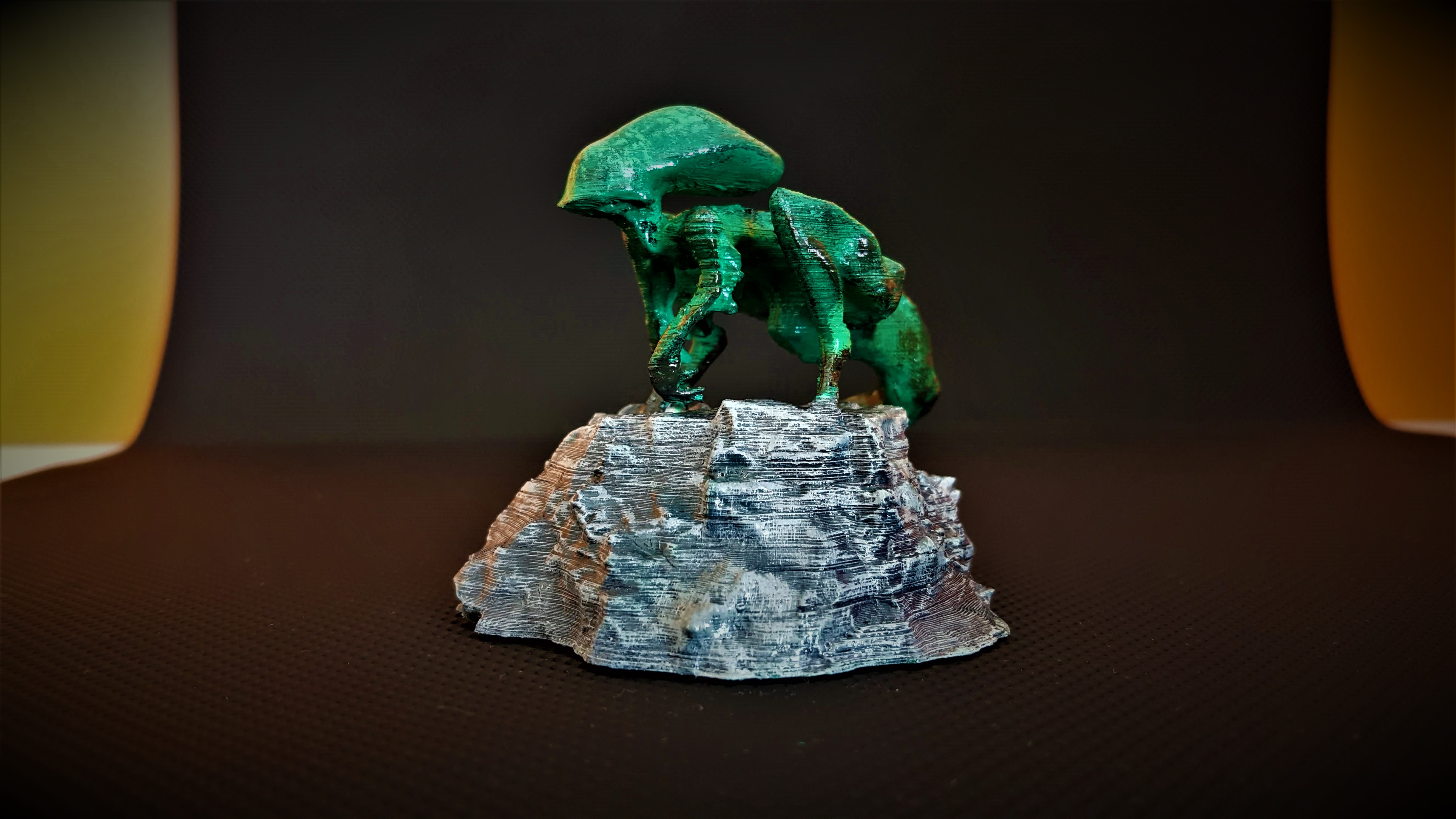 STL file Alien Figure Retro 👽 (OBJ)・3D print object to download・Cults