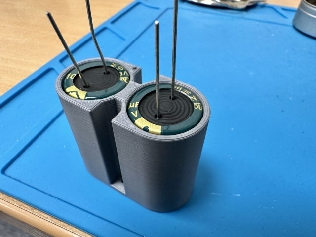Archivo 3D gratis Capacitor case 🔌 ・Plan imprimible en 3D para ...