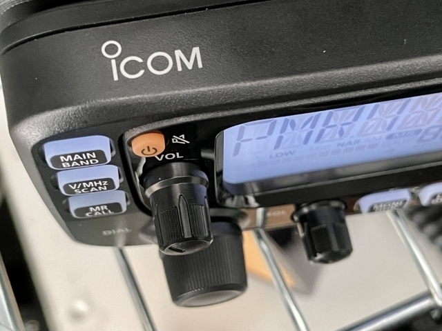 👽 Icom IC-2730E mounting bracket・Free STL File for ・Cults
