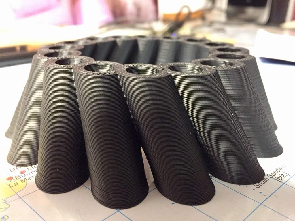 3D print Hyperboloid pen holder・Cults
