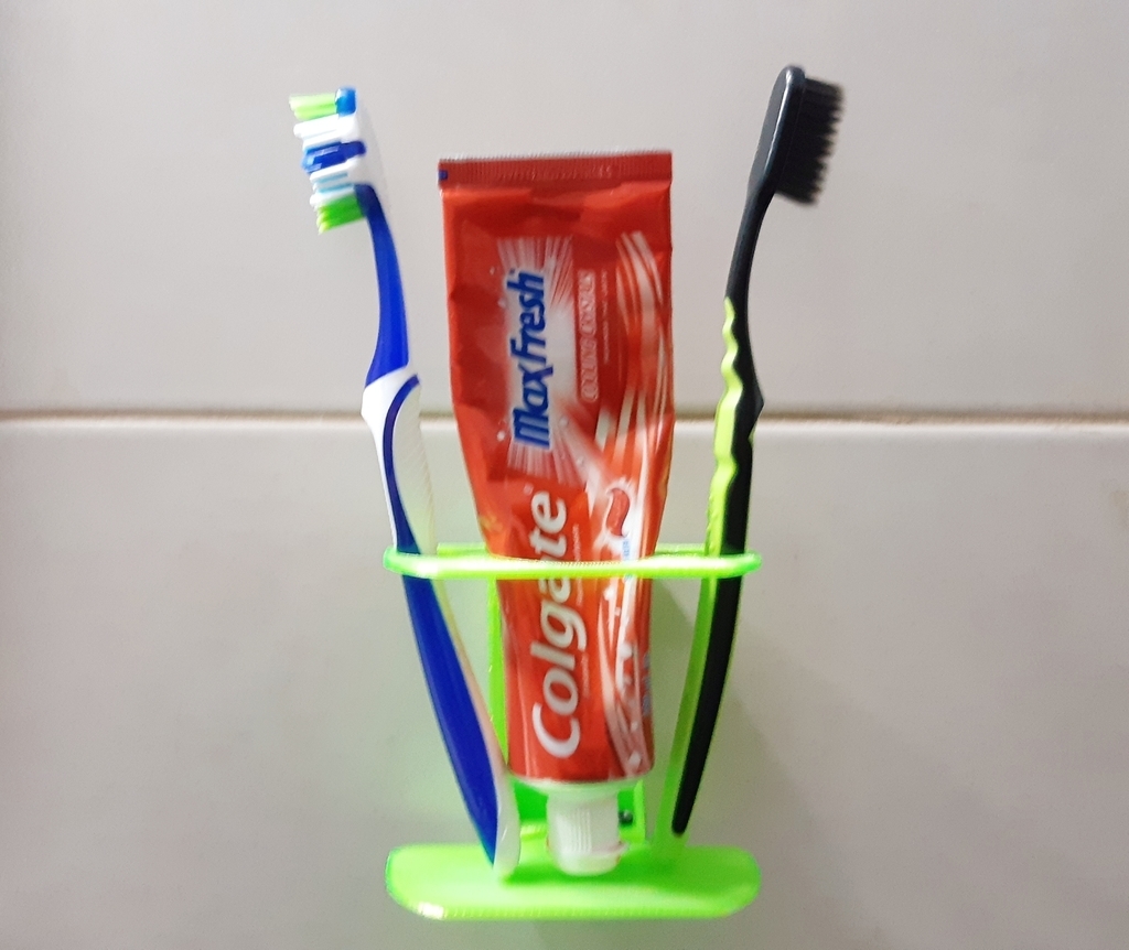 Free 3D file Toothbrush and toothpaste holder 🪥・3D printable model to ...