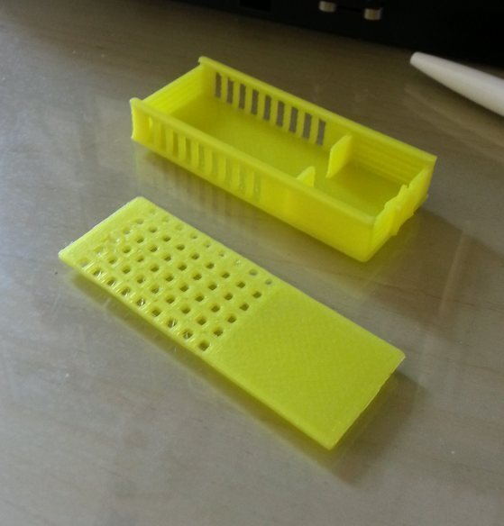 🐝 bee queen transport box - Bienenkönigin Transport und Einhängkäfig・Free STL File for ・Cults