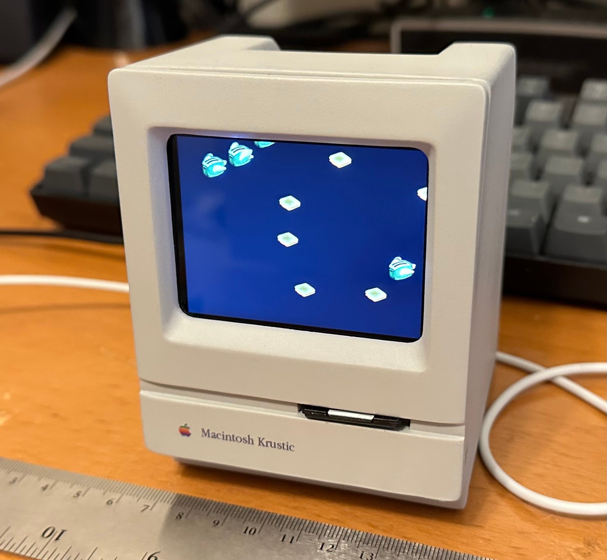 Работа Обновленный крошечный Mac из Raspberry Pi Zero с возможностью распечатки в 3D・Cults