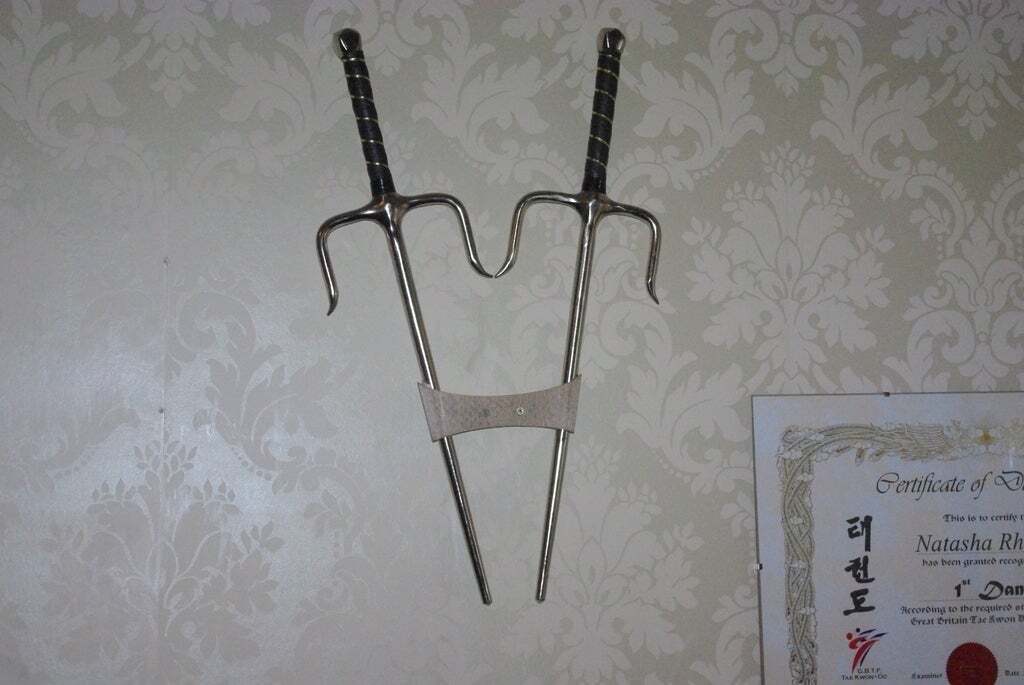 🥋 Sai Wall Mount Display・Free STL File for ・Cults