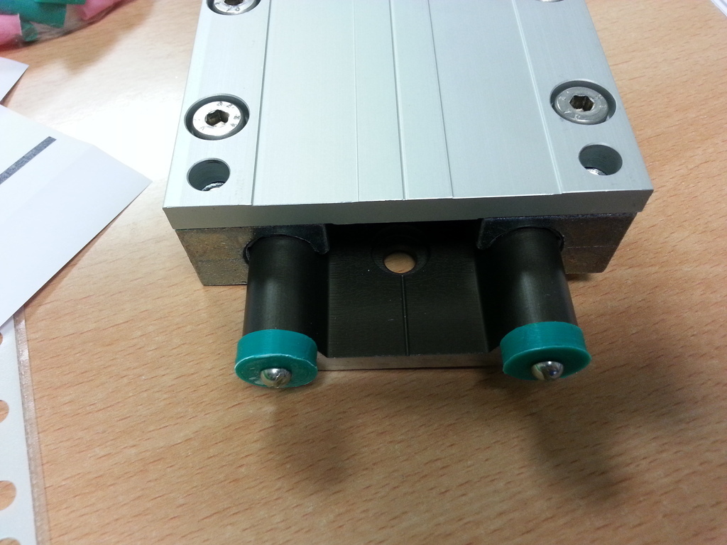 免费 3D 文件 Mechanical stop for 16mm IGUS Drylin W rails 🛑・可下载 3D 打印对象・Cults