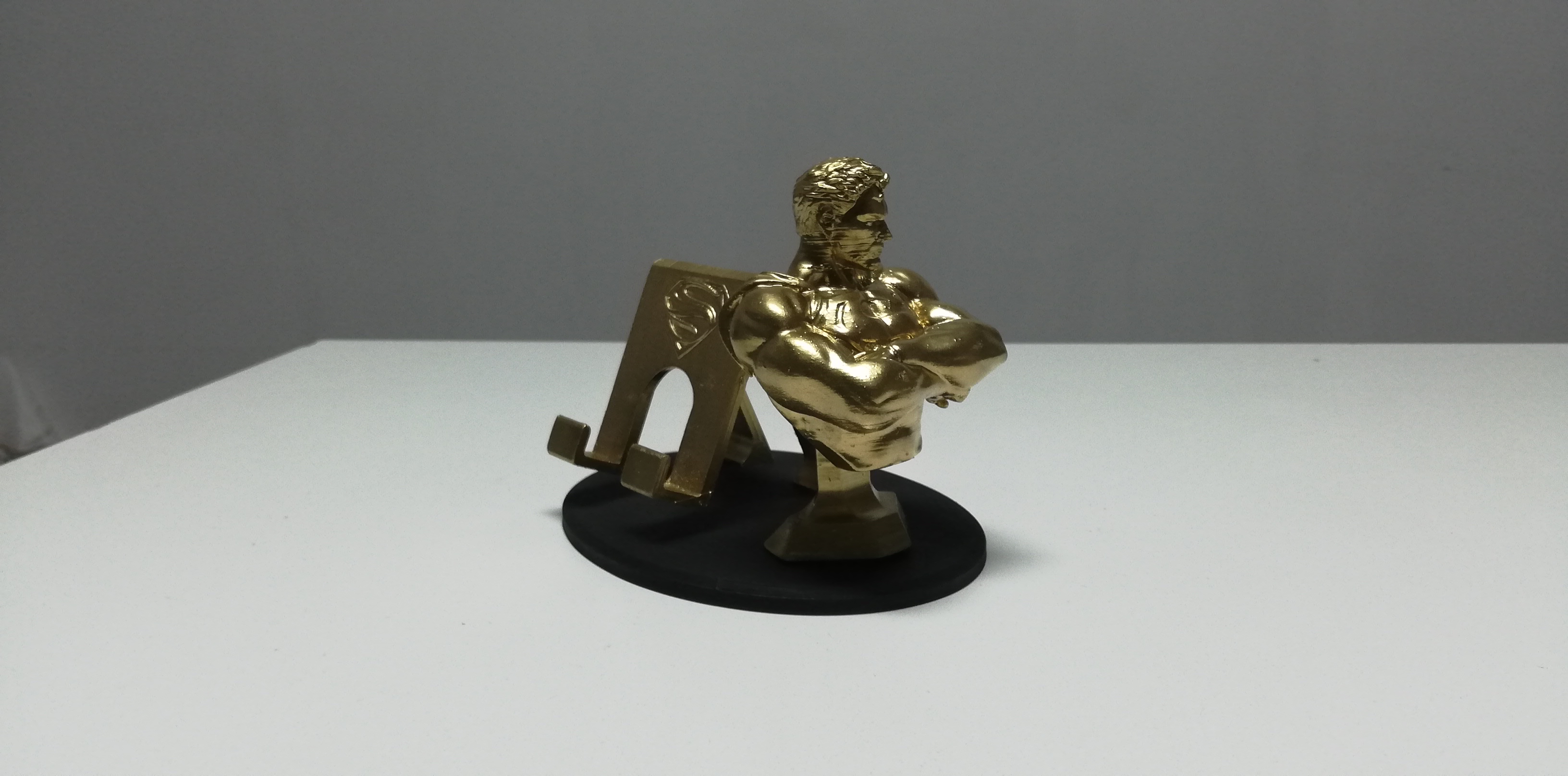 STL file Superman_Cellular Holder 📞 ・3D print design to download・Cults