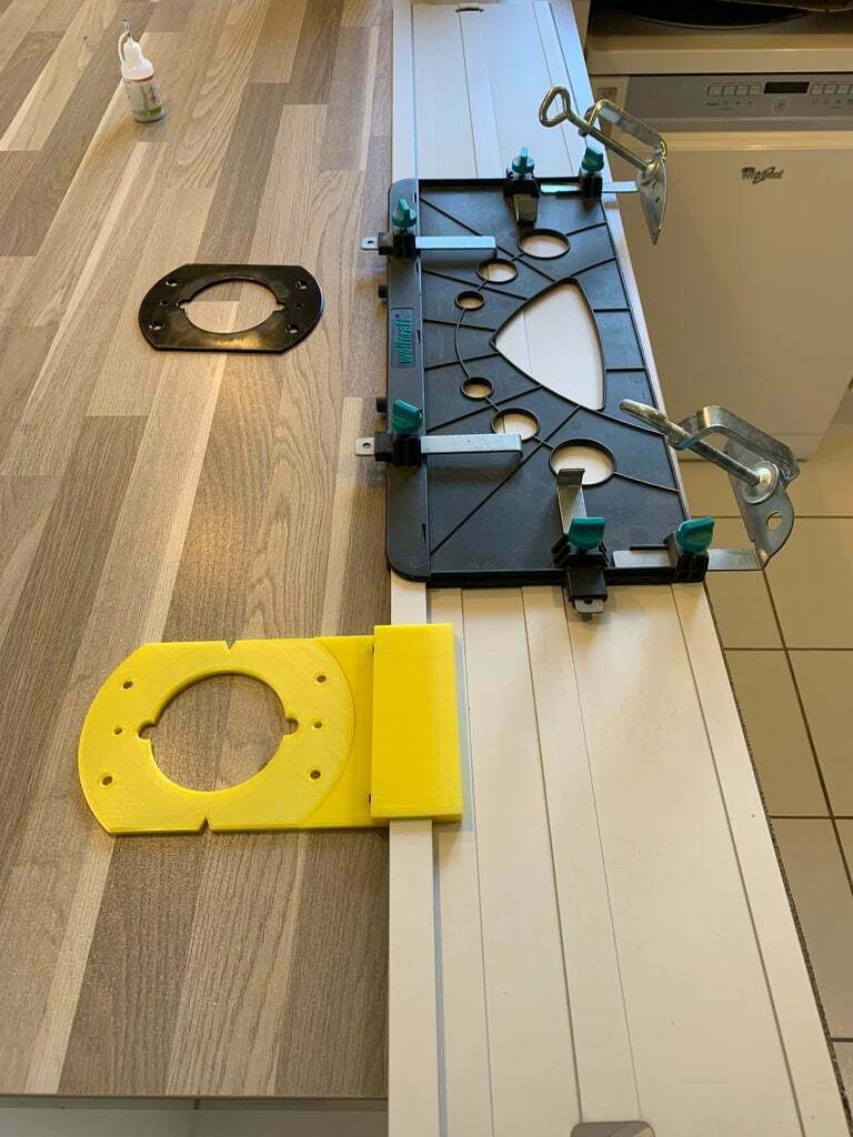 Free STL file Makita RT0700 plunge router plate for Wolfcraft track ...