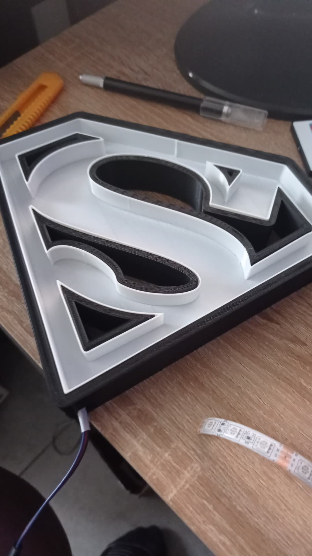 STL file Illuminated sign with Superman logo 🦸‍♂️・3D printable model to ...