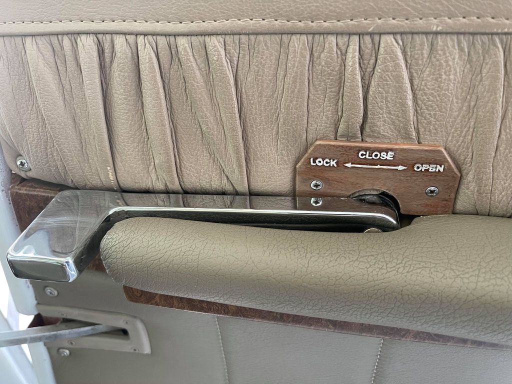 🚪 Cessna 172 182 door handle escutcheon replacement・Free 3D File for ・Cults