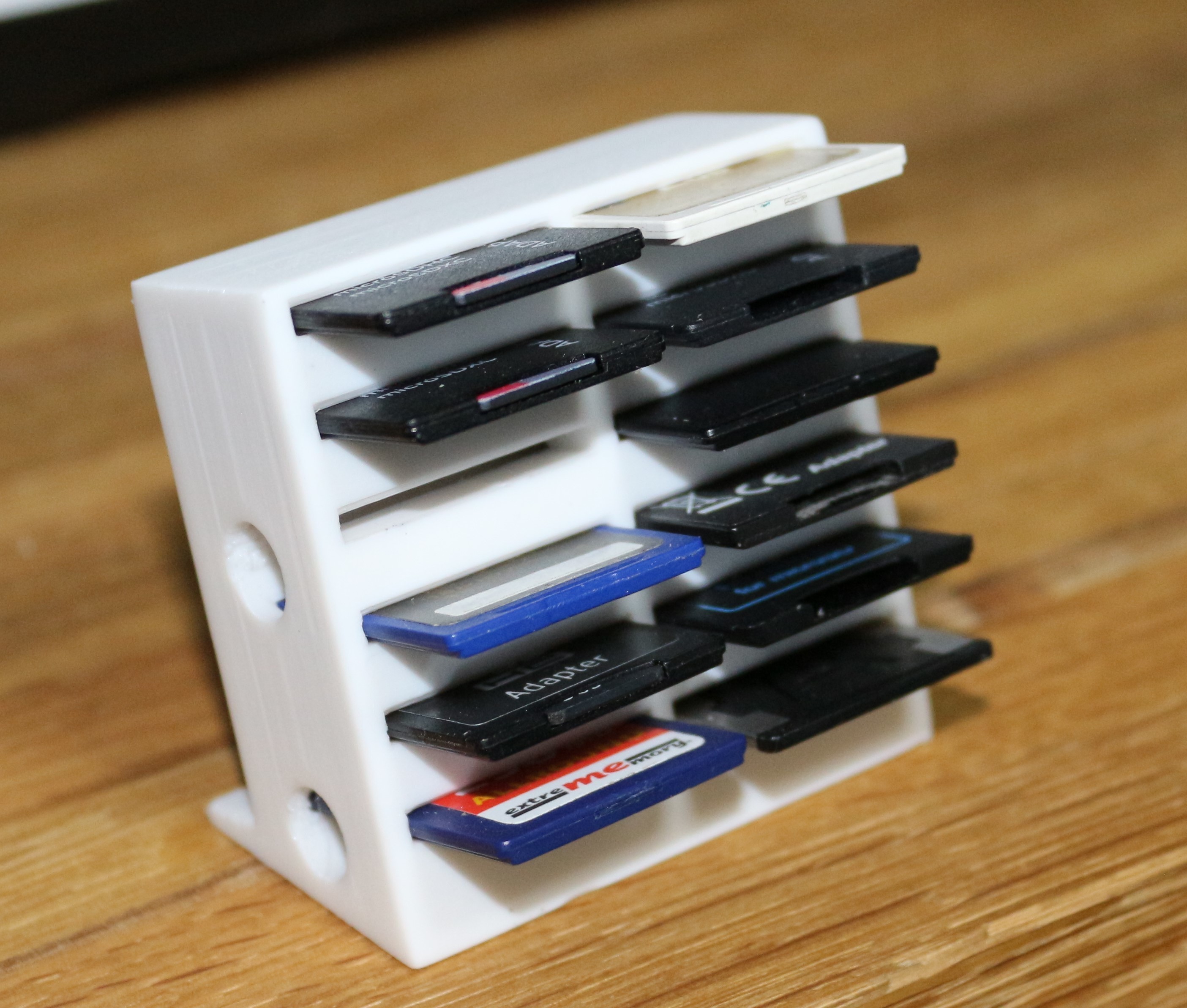 Free STL file Storage holder for 12 sd cards 🃏 ・3D printing idea to ...