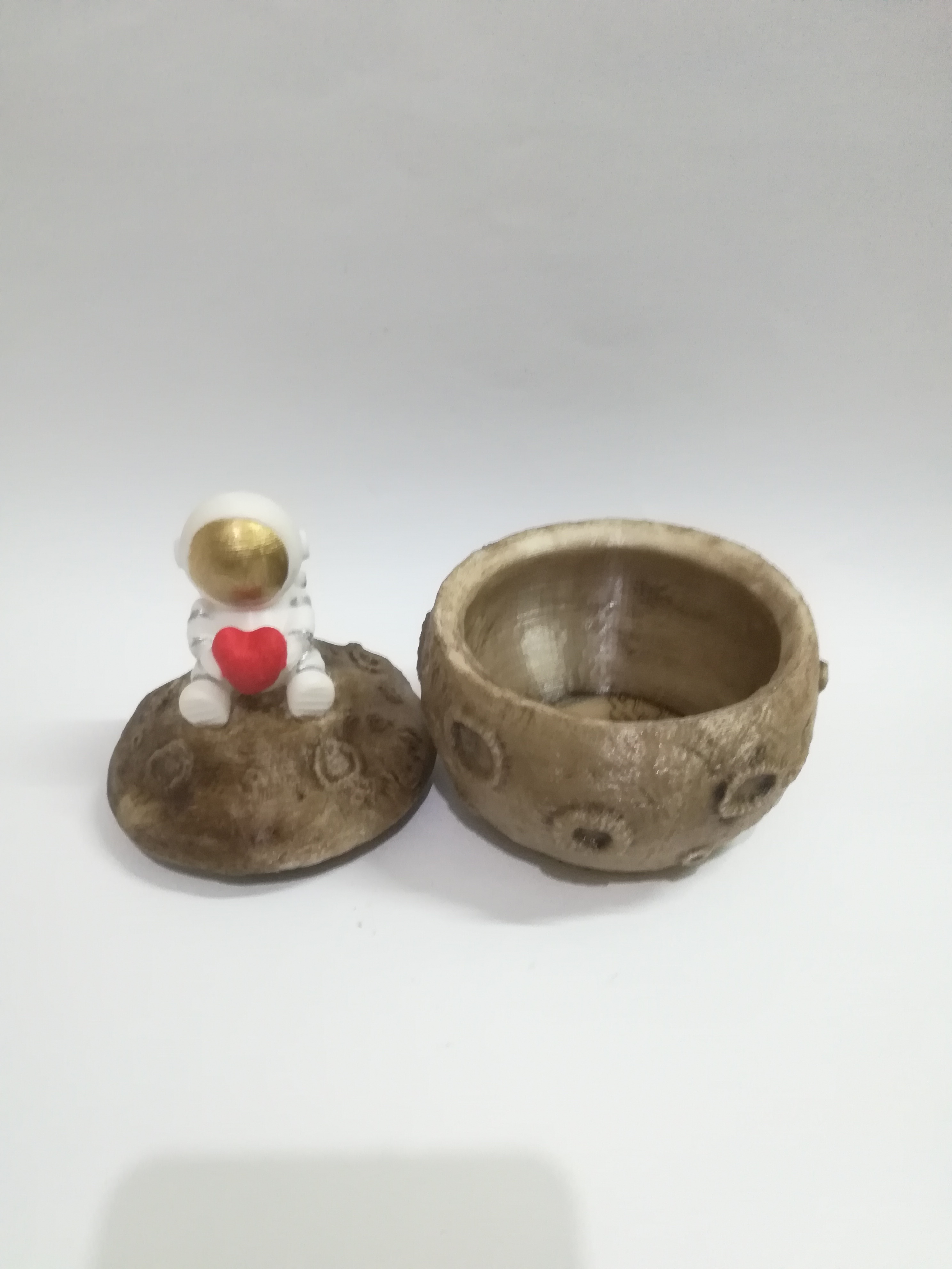 3D file astronaut chest 🧑‍🚀 ・3D print model to download・Cults