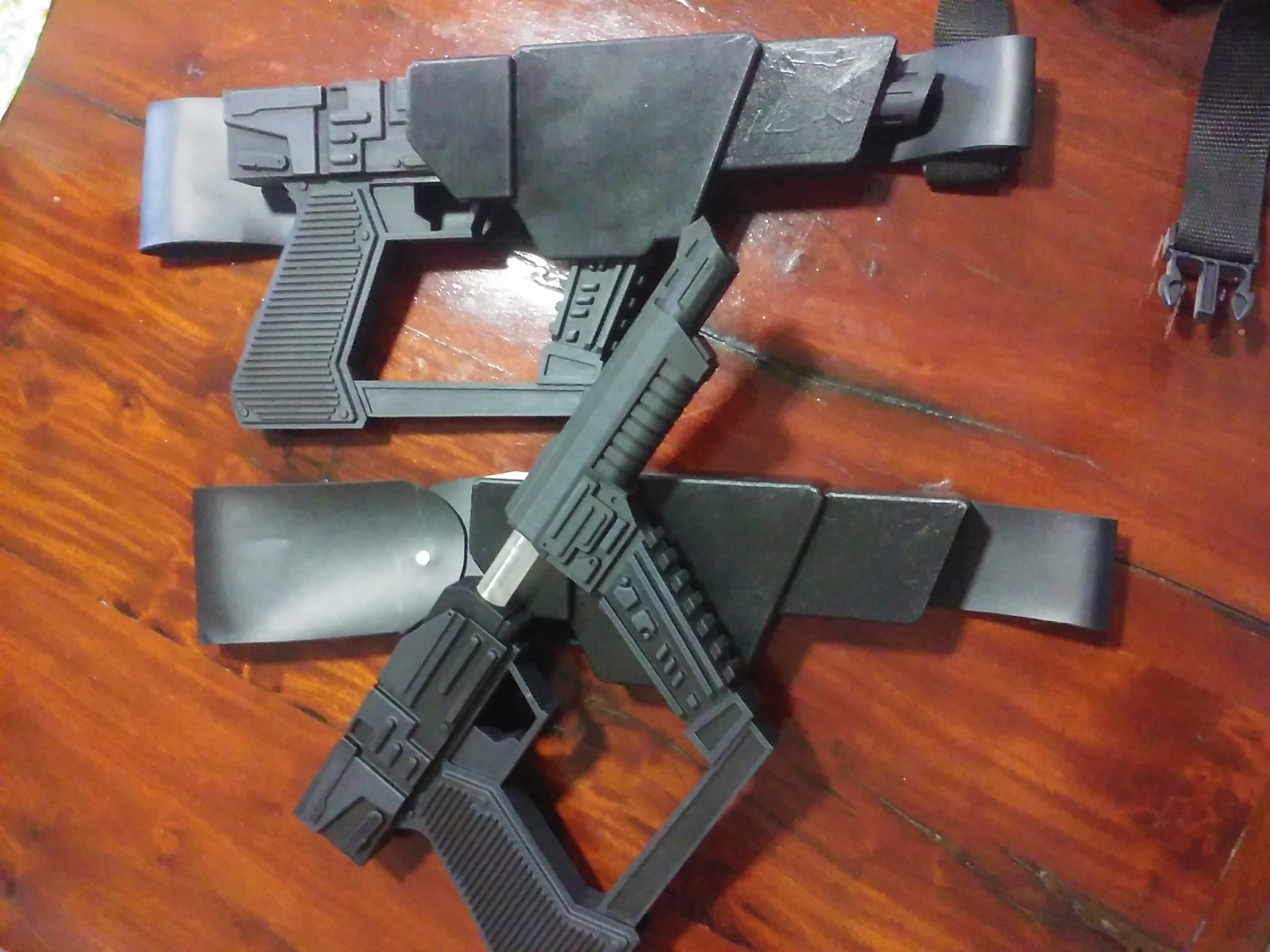 3D printable "V" the "Visitors" Laser Gun・Cults